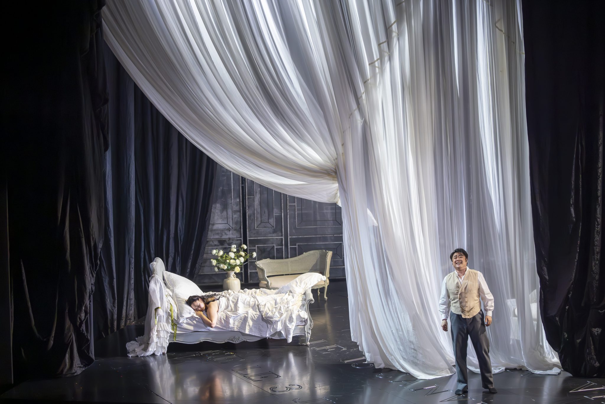 Hye-Youn Lee (Violetta Valéry) and Ji-Min Park (Alfredo Germont) in ...